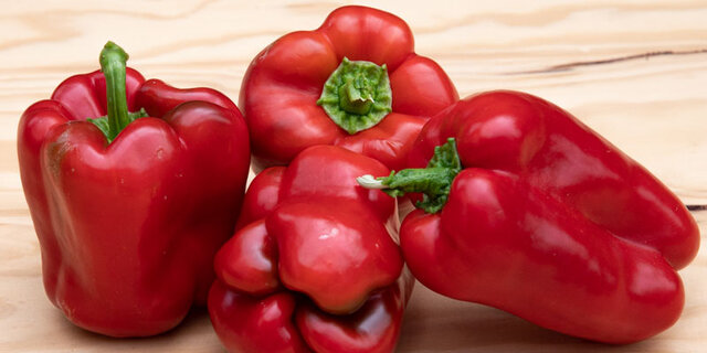 Heirloom Bull Nose Peppers Organic Seeds